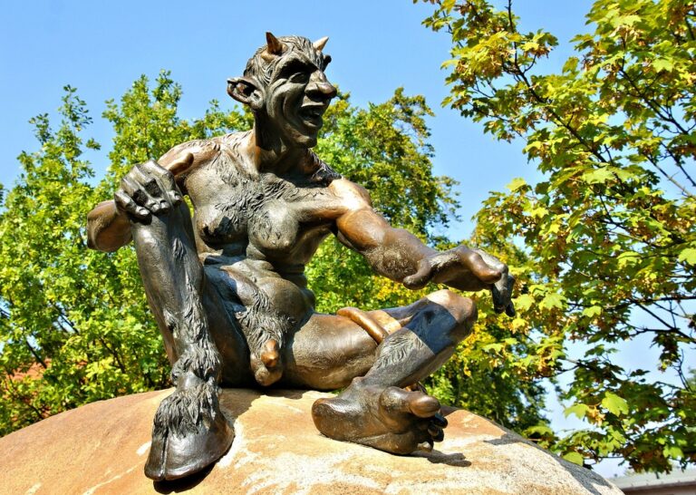 Christian Veteran Beheads the Iowa Satan Statue - League of Power